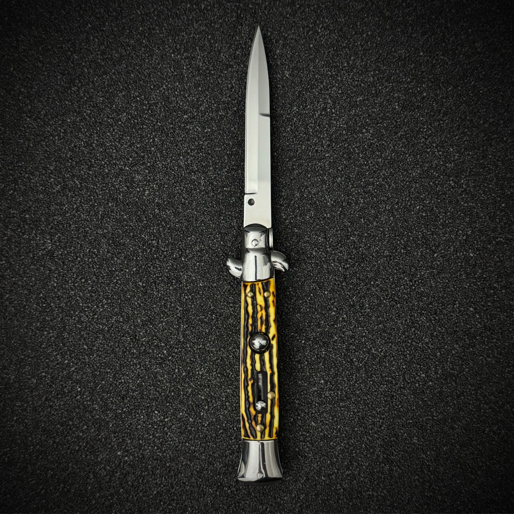 Italian Stag Knife | Sleek Design | Timeless Craftsmanship
