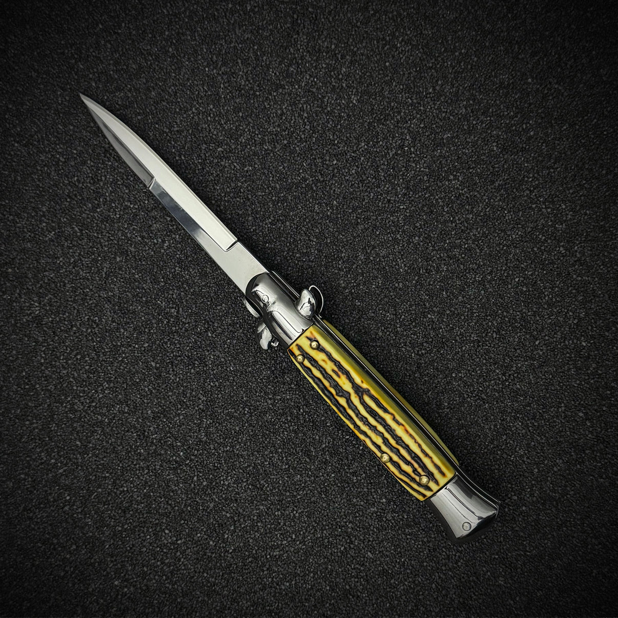 Italian Stag Knife | Sleek Design | Timeless Craftsmanship